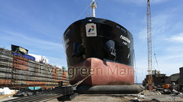 Indonesia DRU Shipyard Launch DWT17500 Oil Tanker with Evergreen Marine ...